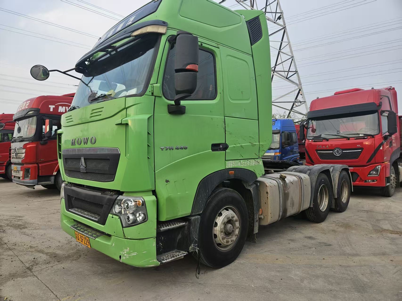 T7 440 Used Howo Truck ZZ3257N4147C1 Used Truck Tractors Green